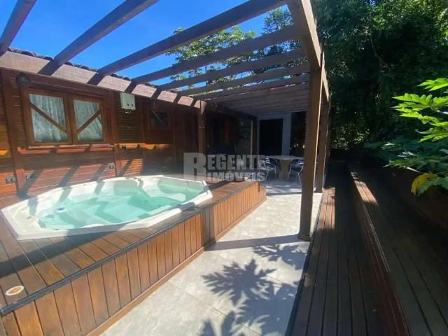 Casa / Sobrado para Locação em Florianópolis/SC Itacorubi 3 Quartos