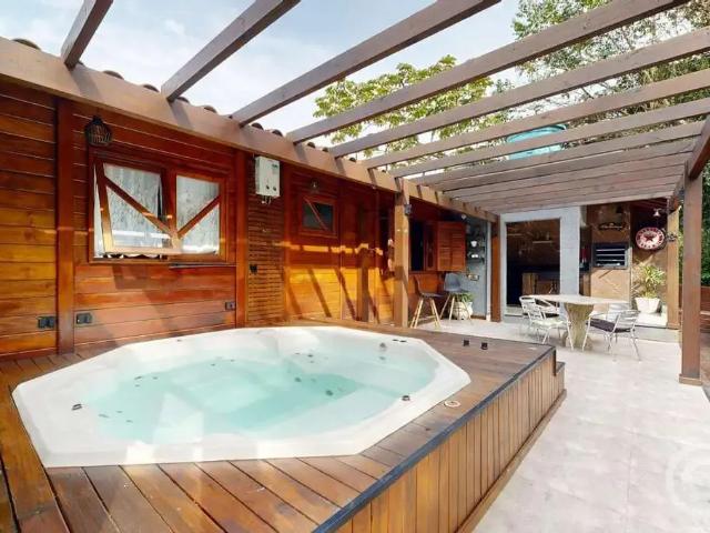 Casa / Sobrado para Locação em Florianópolis/SC Itacorubi 3 Quartos