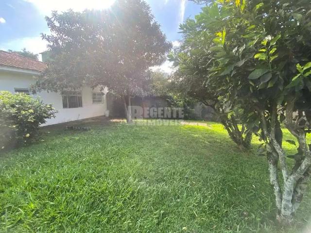 Casa / Sobrado para Locação em Florianópolis/SC Itacorubi 3 Quartos