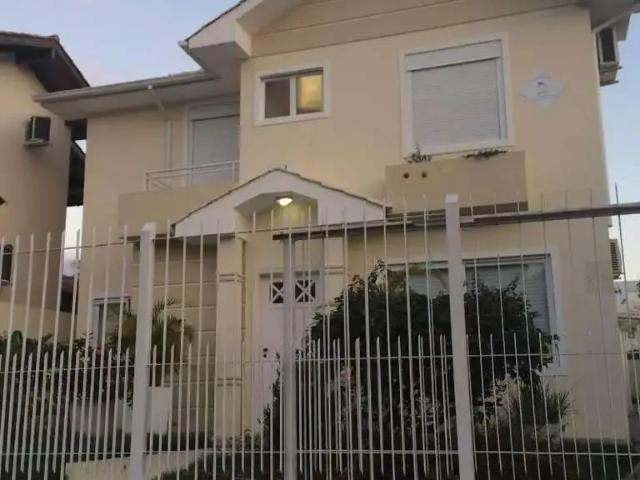 Casa / Sobrado para Locação em Florianópolis/SC Itacorubi 3 Quartos