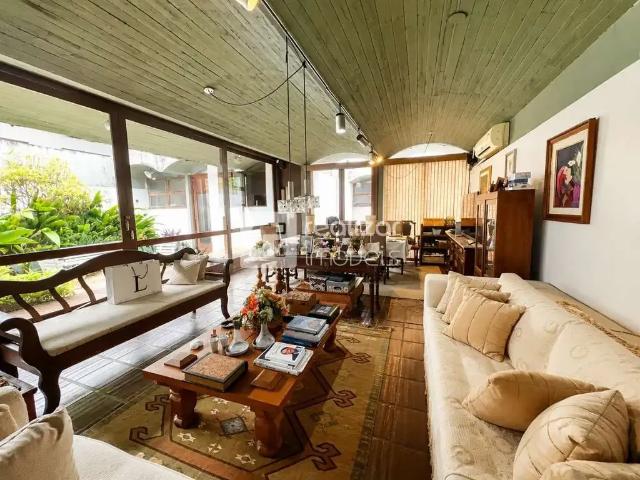 Casa / Sobrado para Locação em Florianópolis/SC Itaguaçu 4 Quartos