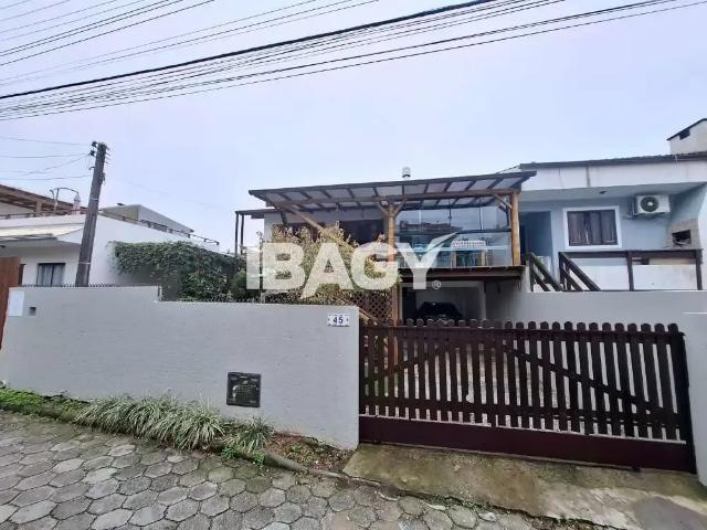 Casa / Sobrado para Locação em Florianópolis/SC Ingleses do Rio Vermelho 2 Quartos