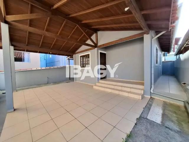 Casa / Sobrado para Locação em Florianópolis/SC Ingleses do Rio Vermelho 2 Quartos