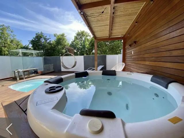 Casa / Sobrado para Locação em Florianópolis/SC Jurerê 4 Quartos