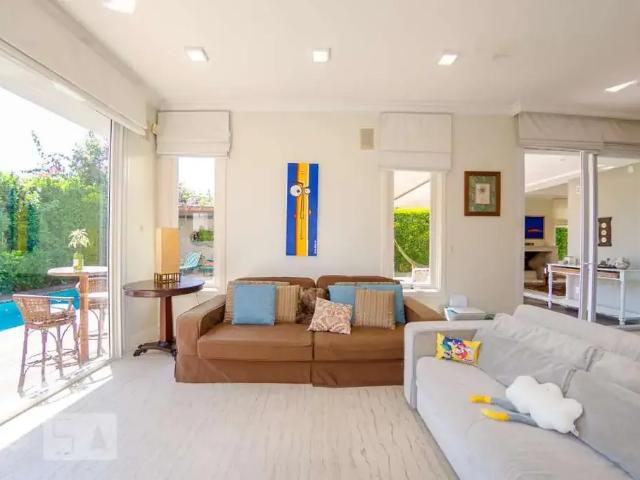 Casa / Sobrado para Locação em Florianópolis/SC Jurerê 5 Quartos