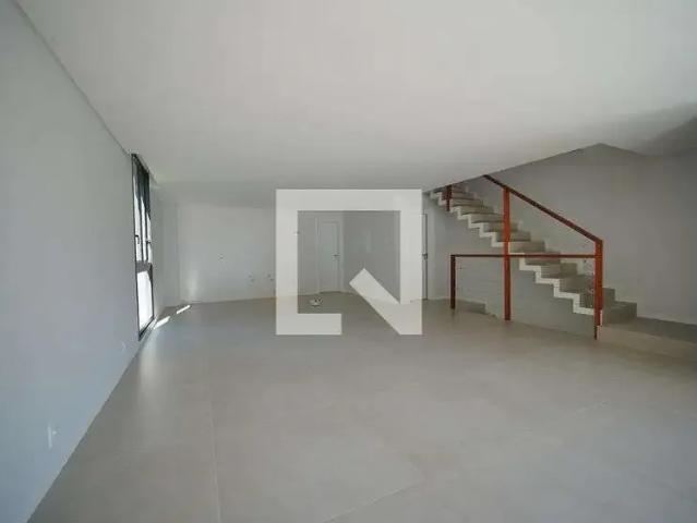 Casa / Sobrado para Locação em Florianópolis/SC João Paulo 3 Quartos