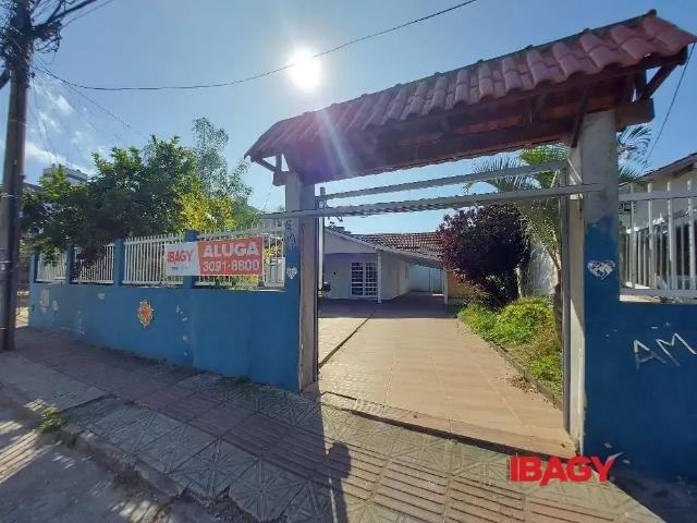 Casa / Sobrado para Locação em Florianópolis/SC Lagoa da Conceição 2 Quartos
