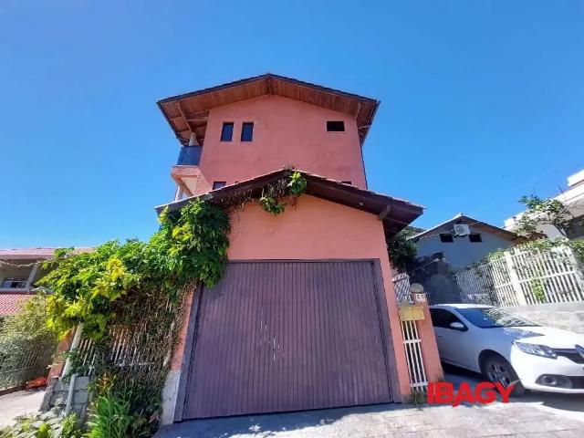 Casa / Sobrado para Locação em Florianópolis/SC Lagoa da Conceição 3 Quartos