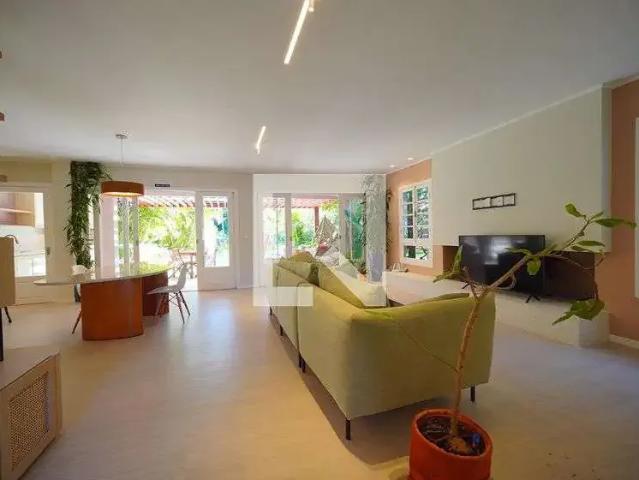 Casa / Sobrado para Locação em Florianópolis/SC Lagoa da Conceição 5 Quartos