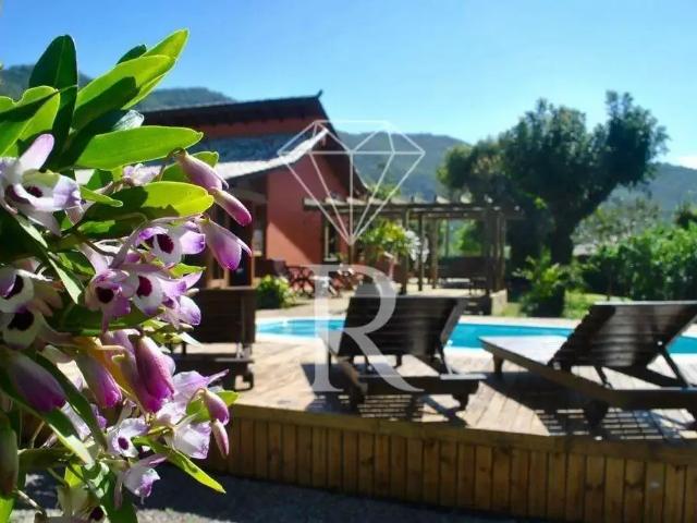 Casa / Sobrado para Locação em Florianópolis/SC Pântano do Sul 7 Quartos