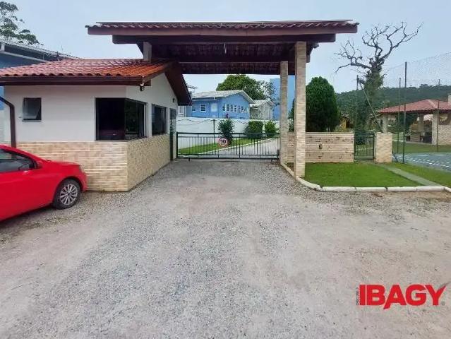 Casa / Sobrado para Locação em Florianópolis/SC Ponta das Canas 2 Quartos