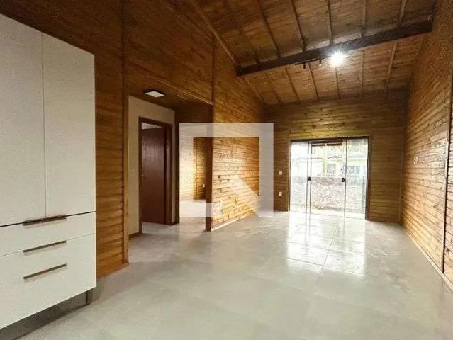 Casa / Sobrado para Locação em Florianópolis/SC Ribeirão da Ilha 2 Quartos