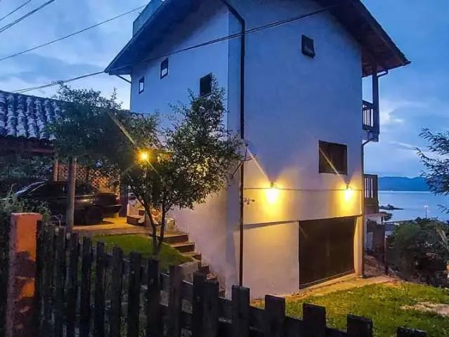 Casa / Sobrado para Locação em Florianópolis/SC Ribeirão da Ilha 2 Quartos