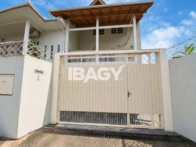 Casa / Sobrado para Locação em Florianópolis/SC Rio Tavares 1 Quartos