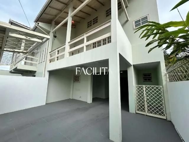 Casa / Sobrado para Locação em Florianópolis/SC Rio Tavares 1 Quartos