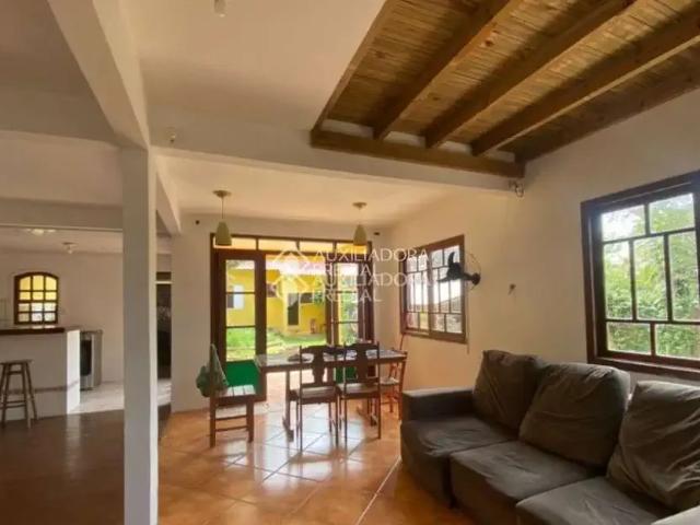 Casa / Sobrado para Locação em Florianópolis/SC Rio Tavares 2 Quartos