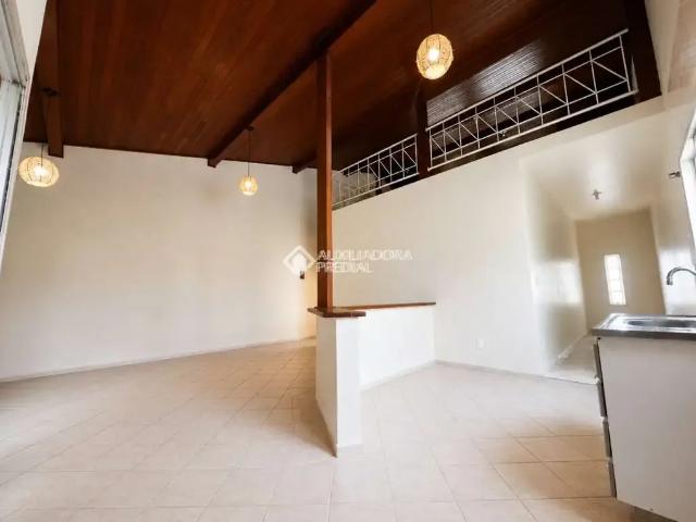Casa / Sobrado para Locação em Florianópolis/SC Rio Tavares 2 Quartos