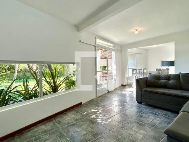 Casa / Sobrado para Locação em Florianópolis/SC Rio Tavares 3 Quartos