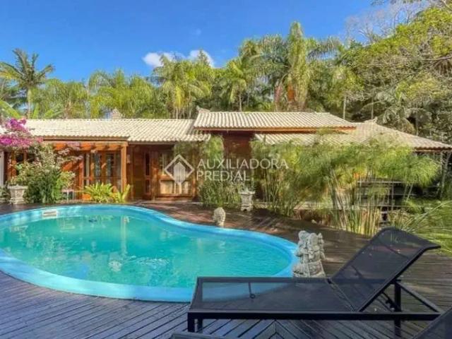 Casa / Sobrado para Locação em Florianópolis/SC Rio Tavares 3 Quartos
