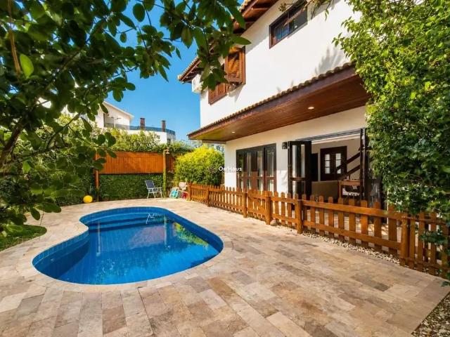 Casa / Sobrado para Locação em Florianópolis/SC Rio Tavares 5 Quartos