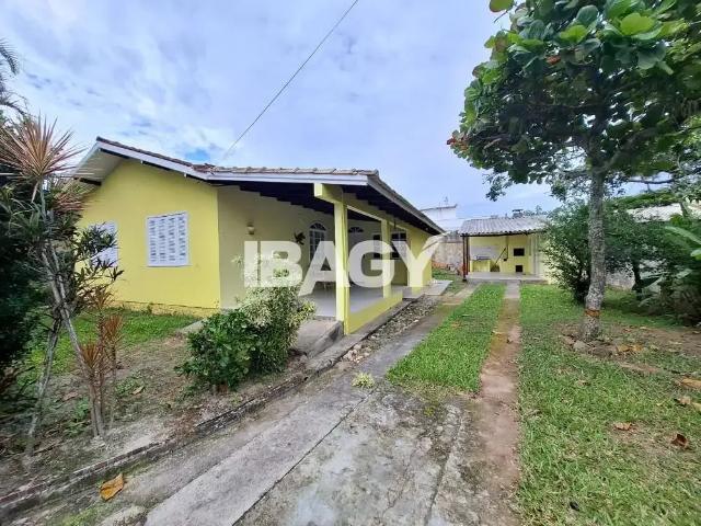 Casa / Sobrado para Locação em Florianópolis/SC São João do Rio Vermelho 4 Quartos