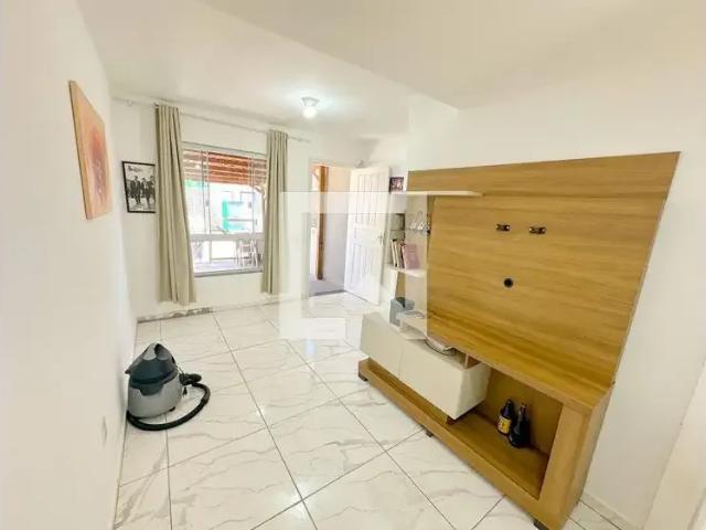 Casa / Sobrado para Locação em Florianópolis/SC São João do Rio Vermelho 2 Quartos
