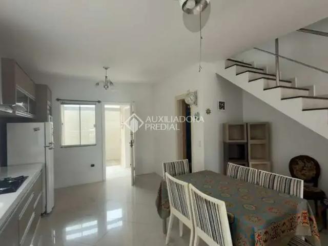 Casa / Sobrado para Locação em Florianópolis/SC São João do Rio Vermelho 3 Quartos