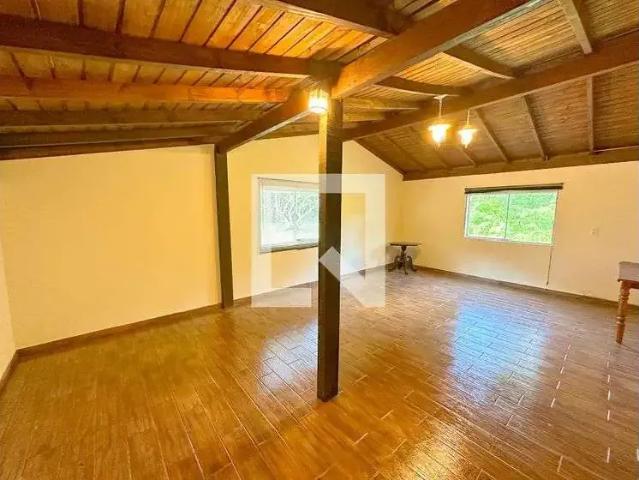 Casa / Sobrado para Locação em Florianópolis/SC São João do Rio Vermelho 3 Quartos
