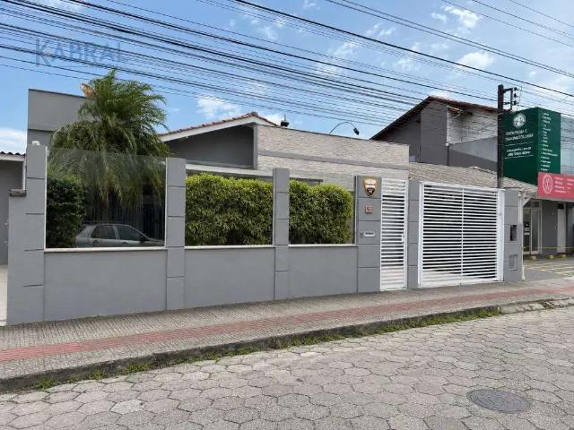 Casa / Sobrado para Locação em Florianópolis/SC Santa Mônica 4 Quartos