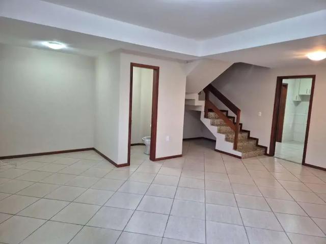 Casa / Sobrado para Locação em Florianópolis/SC Santa Mônica 3 Quartos