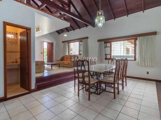 Casa / Sobrado para Locação em Florianópolis/SC Santa Mônica 3 Quartos