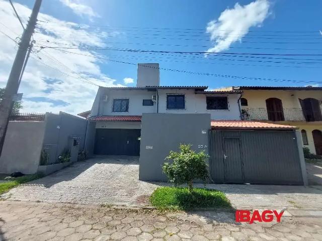 Casa / Sobrado para Locação em Florianópolis/SC Santa Mônica 3 Quartos