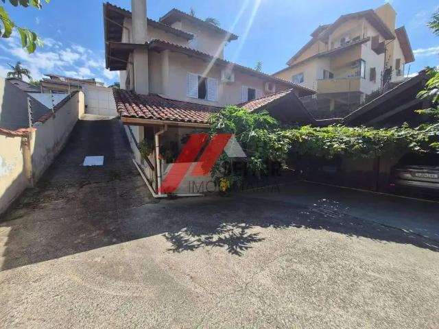 Casa / Sobrado para Locação em Florianópolis/SC Trindade 33 Quartos