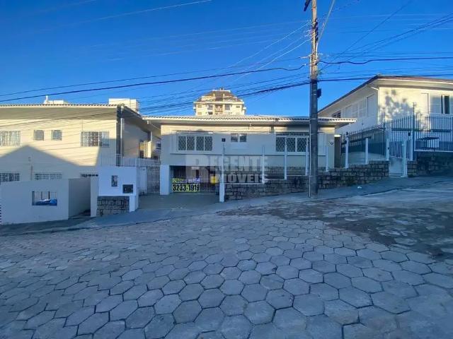 Casa / Sobrado para Locação em Florianópolis/SC Trindade 7 Quartos