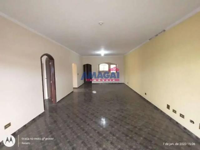 Casa / Sobrado para Locação em Igaratá/SP Centro 4 Quartos