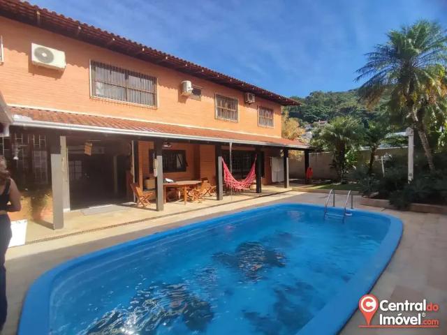 Casa / Sobrado para Locação em Itajaí/SC Cabeçudas 5 Quartos