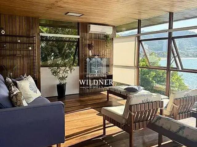 Casa / Sobrado para Locação em Itajaí/SC Cabeçudas 6 Quartos