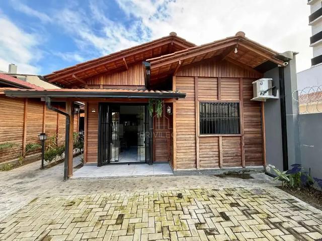 Casa / Sobrado para Locação em Itajaí/SC Centro 2 Quartos