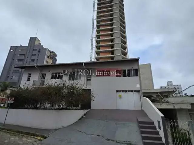 Casa / Sobrado para Locação em Itajaí/SC Centro 4 Quartos