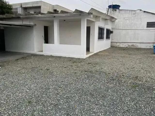 Casa / Sobrado para Locação em Itajaí/SC Barra do Rio 2 Quartos