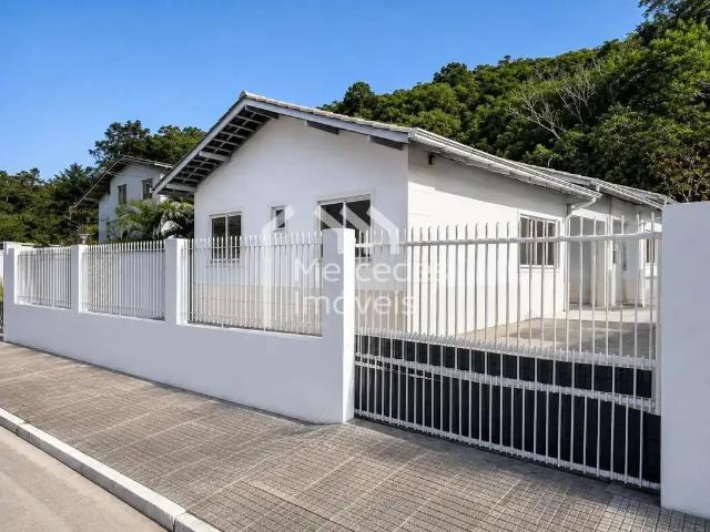 Casa / Sobrado para Locação em Itajaí/SC Fazenda 2 Quartos