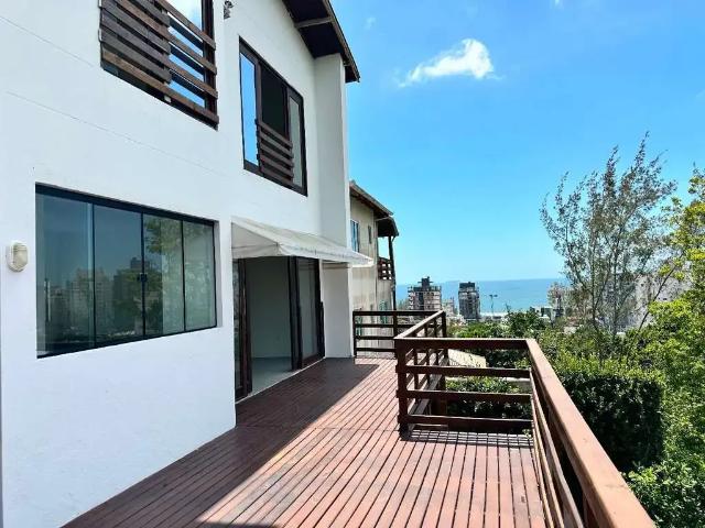 Casa / Sobrado para Locação em Itajaí/SC Praia Brava 3 Quartos