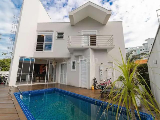 Casa / Sobrado para Locação em Itajaí/SC Praia Brava 3 Quartos