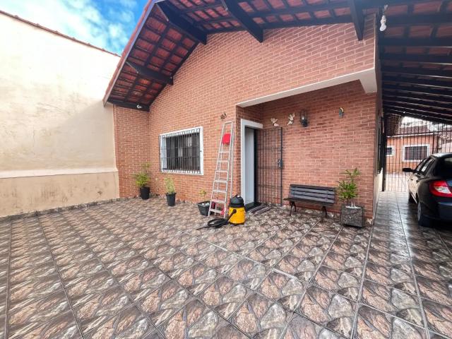 Casa / Sobrado para Locação em Itanhaém/SP Jardim Suarão 3 Quartos