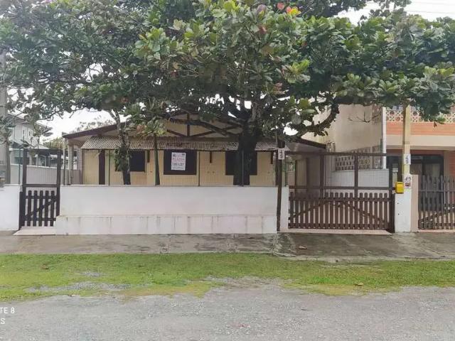 Casa / Sobrado para Locação em Itapoá/SC Barra do Sai 5 Quartos