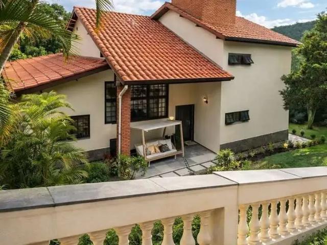Casa / Sobrado para Locação em Itapevi/SP Condomínio Refúgio dos Pinheiros 4 Quartos