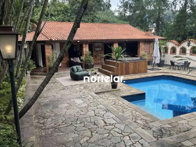 Casa / Sobrado para Locação em Itapevi/SP Condomínio Refúgio dos Pinheiros 4 Quartos
