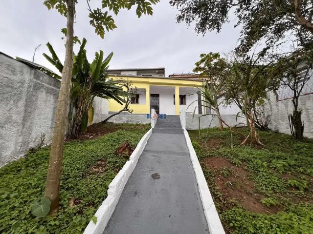 Casa / Sobrado para Locação em Itapecerica da Serra/SP Palmeiras 2 Quartos