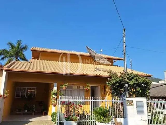 Casa / Sobrado para Locação em Itapema/SC Varzea 3 Quartos