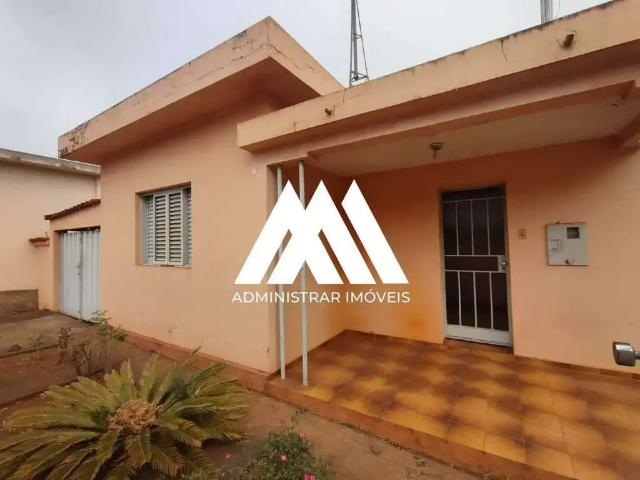 Casa / Sobrado para Locação em Itatiaiuçu/MG Centro 4 Quartos